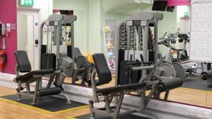 6 types of exercise machines to strengthen your back muscles